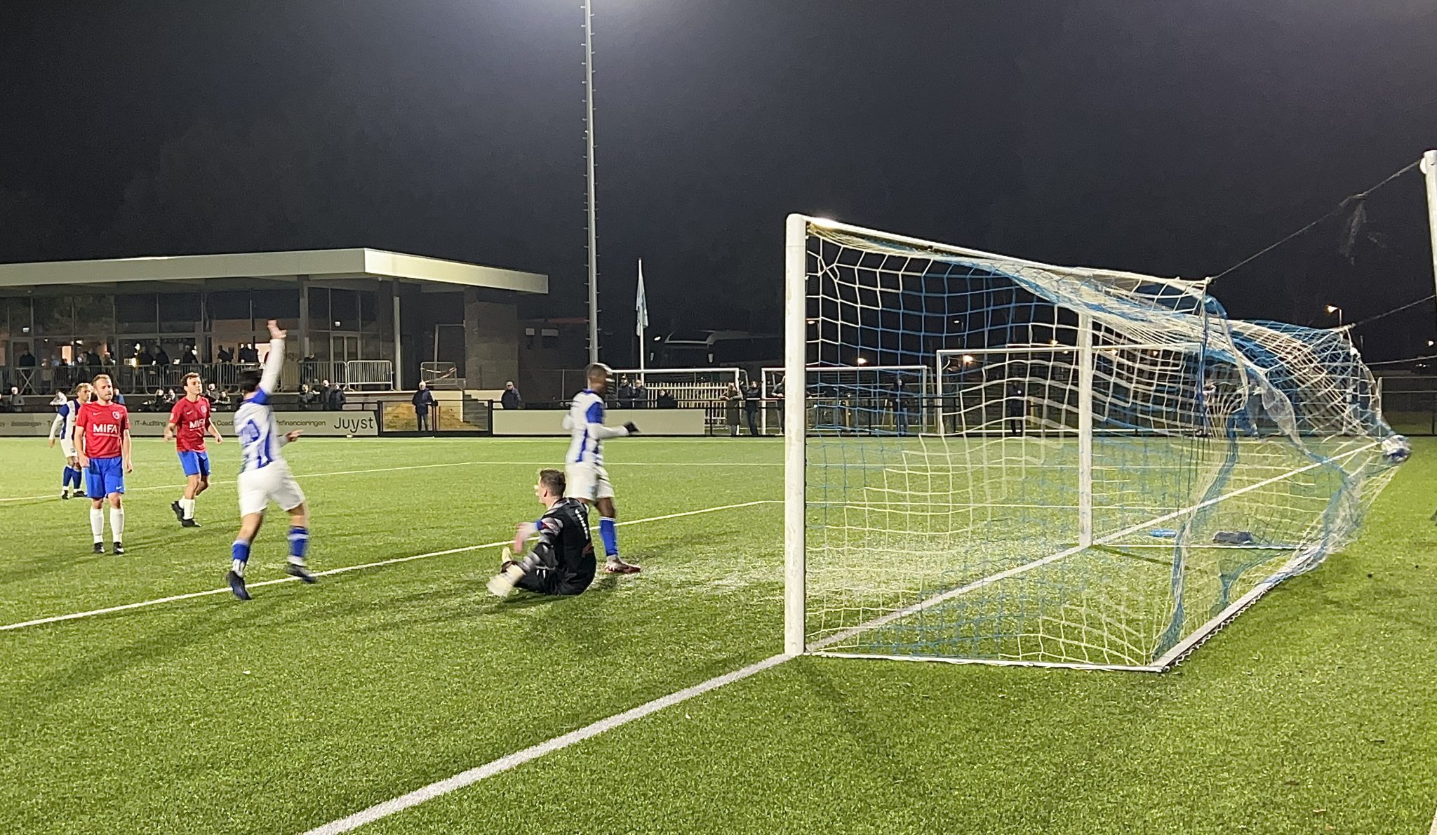 EVV Echt verslaat SV Venray na spannend duel. | EVV Echt
